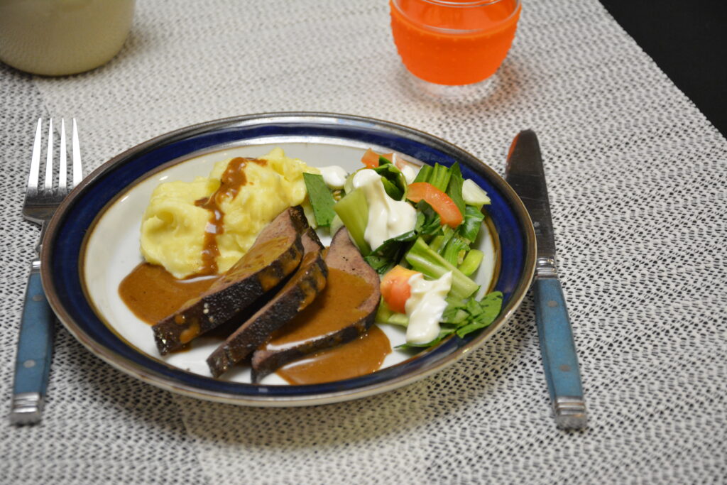 Rødvinsmarineret, stegt lever